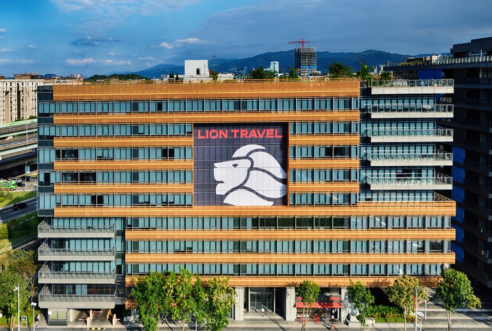 Lion Travel Adopts DottedSign E-Signature Solution